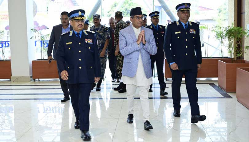 REPUBLICADAINIK | एसएसपीहरूबाट ११ डीआईजी बढुवामा गृहमन्त्री र आईजीपीको ...